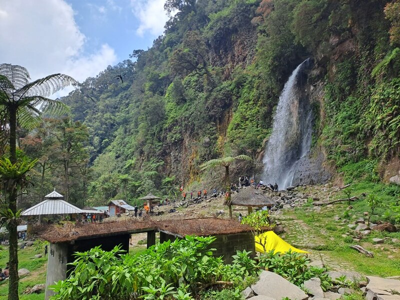 Curug Cibeureum, Review Trekking Lengkap Dari Cibodas – NativeIndonesia.com