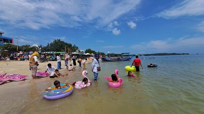 Pantai Teluk Awur, Lokasi Wisata Favorit Keluarga di Jepara ...