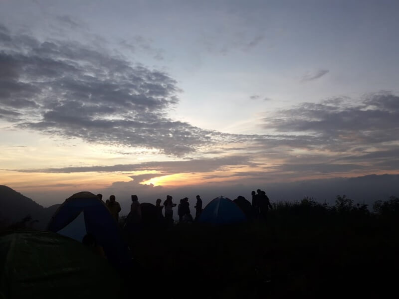 10 Tempat Camping Di Garut, dari Mulai Hutan, Gunung, Hingga Pantai – NativeIndonesia.com