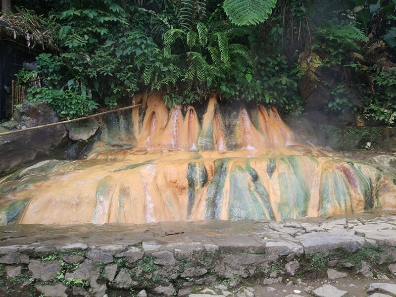 Pancuran Telu Baturraden, Berendam Air Panas di Kaki Gunung Slamet ...