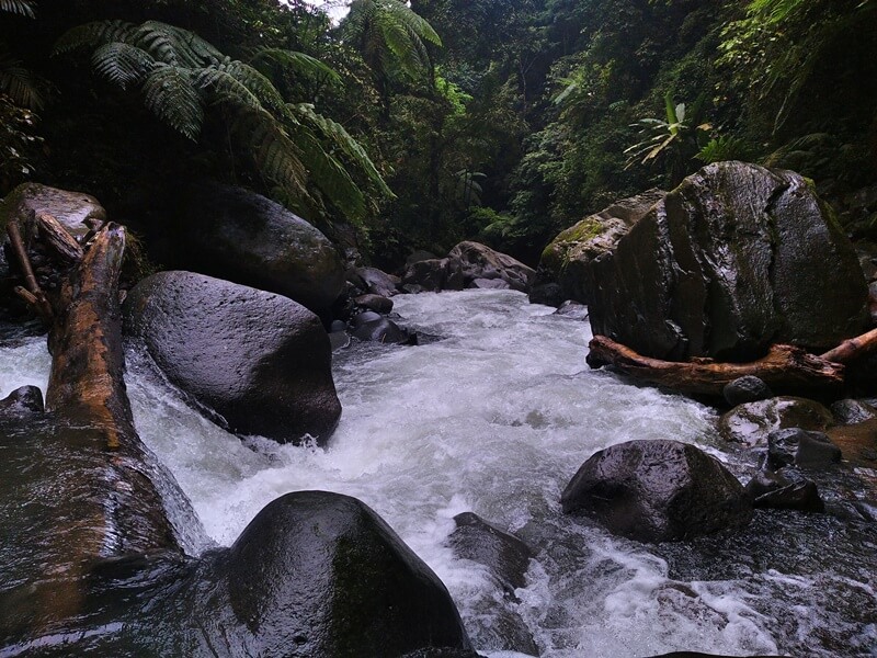 Curug Genting, Saat Mitos Dan Pesona Menjadi Satu Di Batang ...