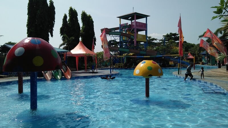 Ciblon Waterboom, Wahana Air Seru di Pusat Kota Brebes ...
