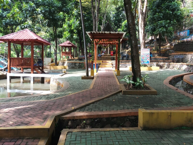Pemandian Air Panas Bayanan, Wisata Alam Seru Di Sragen ...