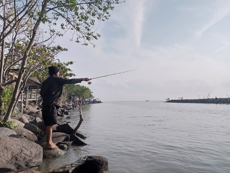 Pantai Randusanga, Tempat Favorit Pemancing Ikan Monster ...