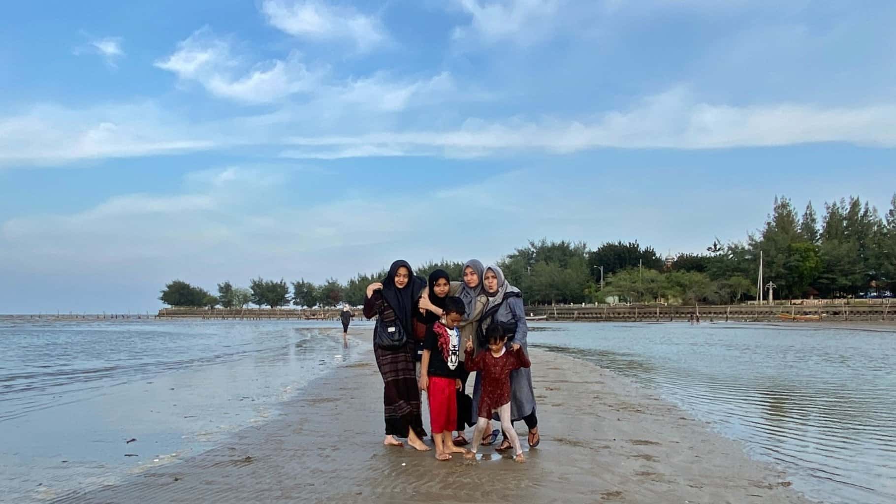 Pantai Boom Tuban, Wisata Pantai Indah dan Menarik di Pesisir Utara Jawa Timur – NativeIndonesia.com