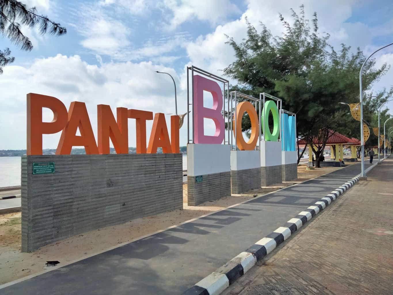 Pantai Boom Tuban, Wisata Pantai Indah dan Menarik di Pesisir Utara Jawa Timur – NativeIndonesia.com