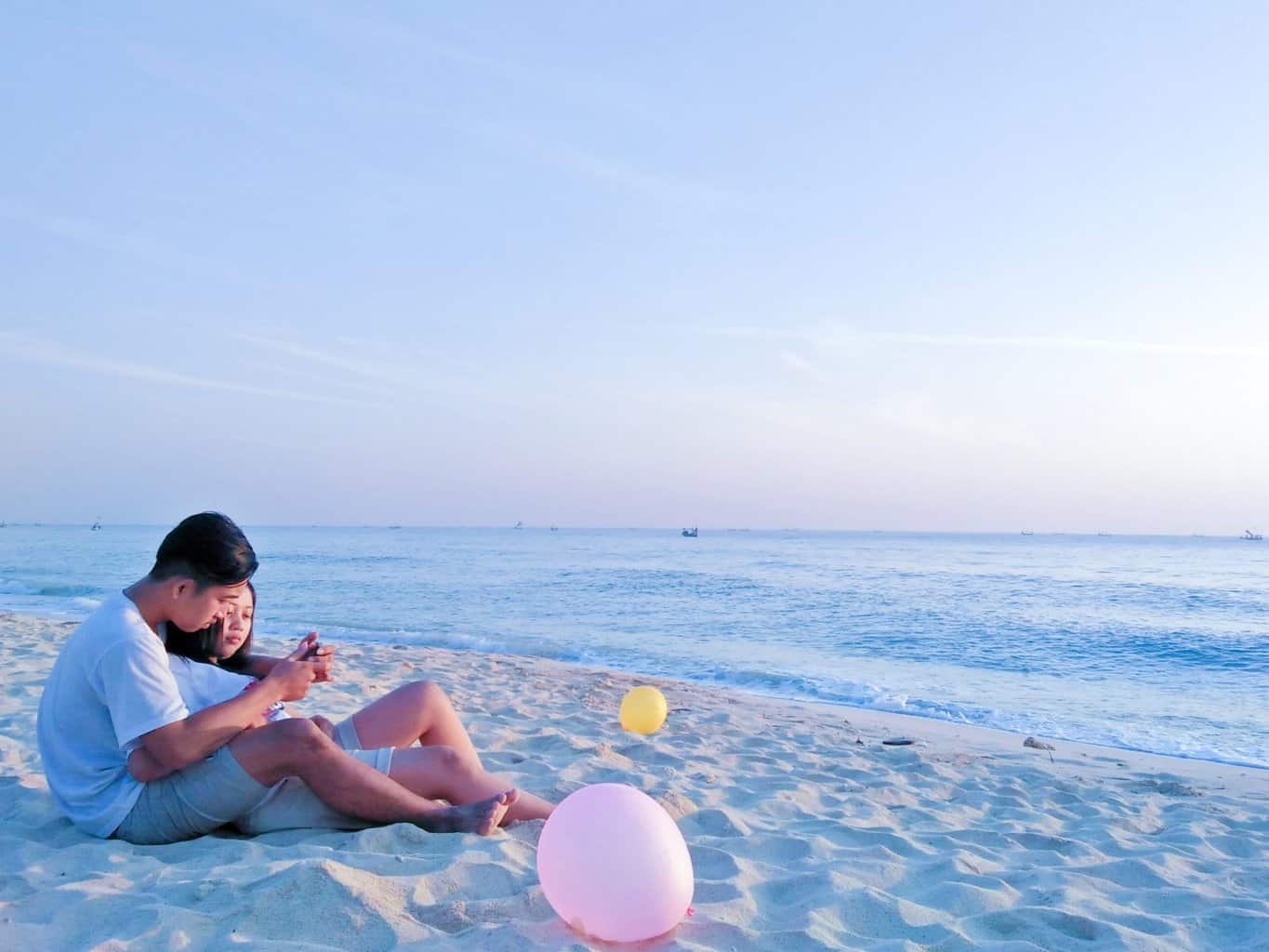Pantai Pasir Putih Remen, Wisata Pantai di Tuban dengan Hamparan Pasir ...