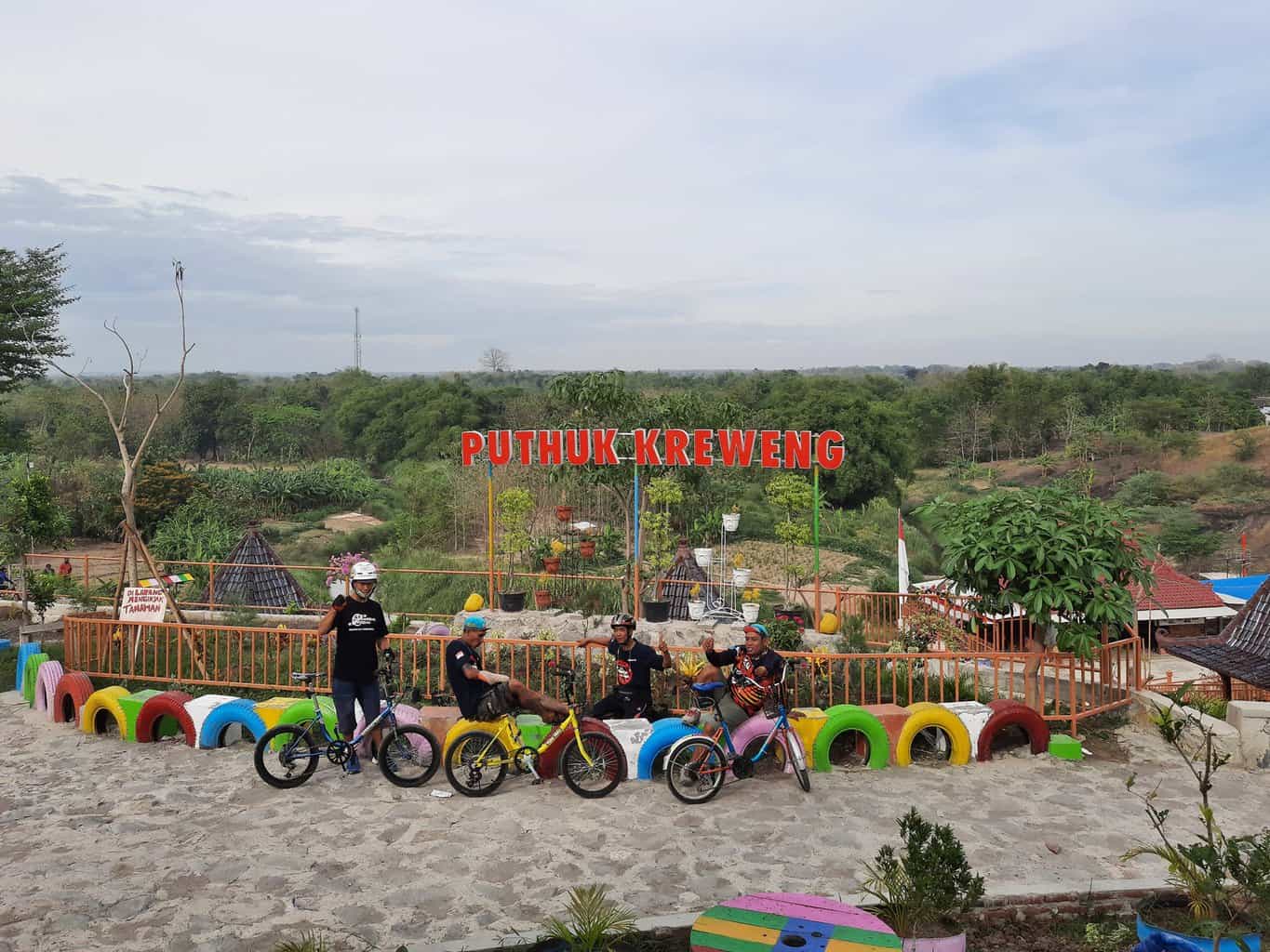 Wisata Puthuk Kreweng, Pemandangan Alam Asri dengan Nuansa Senja di ...