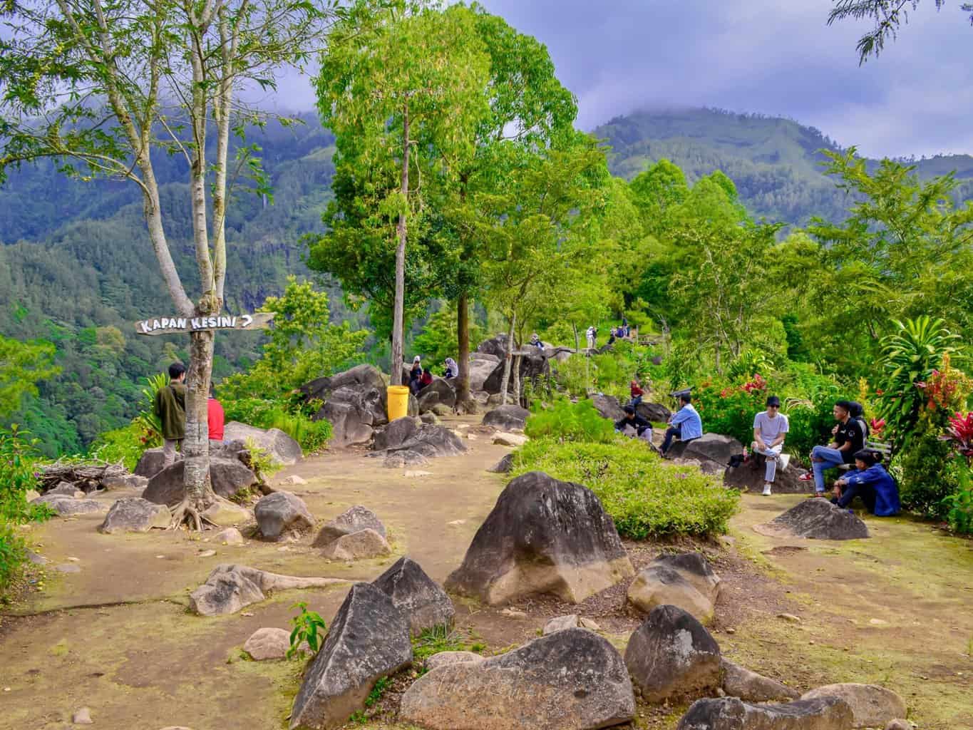 Watu Lawang Nganjuk, Panorama Alam Pegunungan yang Menakjubkan ...