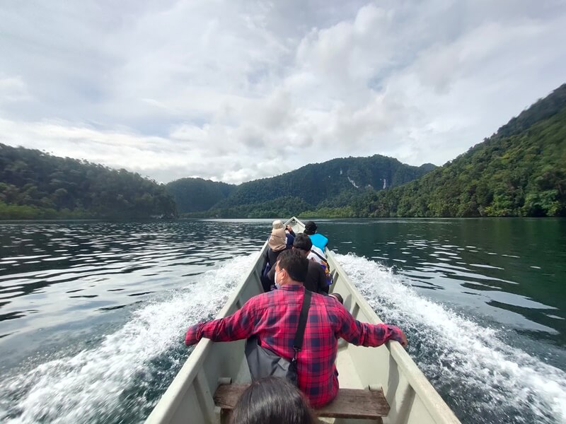 Kali Biru Raja Ampat, Birunya Sungai Di Pedalaman Hutan Warsambin ...