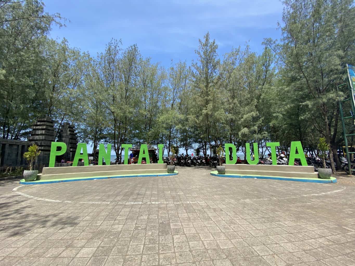 Pantai Duta Probolinggo, Pemandangan Laut dengan Hutan Mangrove dan ...