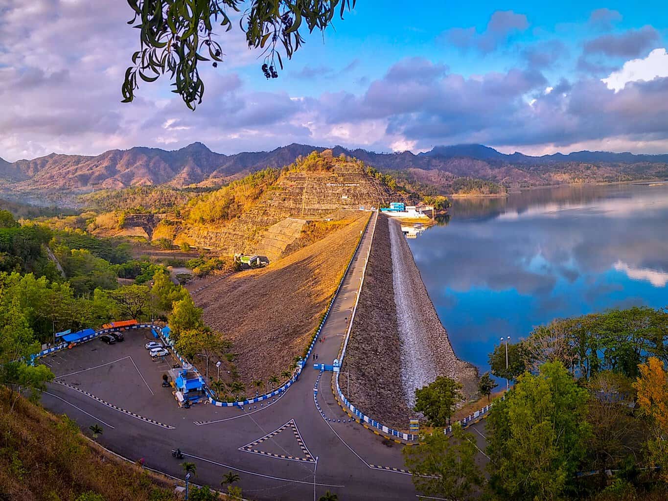Waduk Wonorejo, Bendungan Air dengan Keindahan Alami di Tulungagung ...