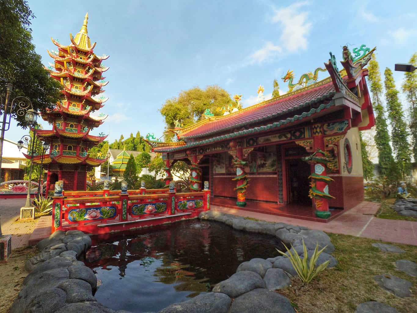Wisata Religi dan Sejarah Vihara Avalokitesvara di Pamekasan ...