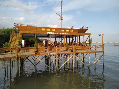 Ada Pantai Rindu di Tepi Laut Madura, Pemandangannya Bisa Bikin Rindu ...