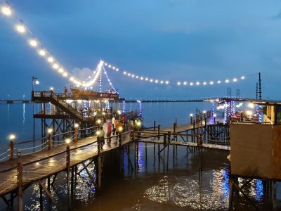Ada Pantai Rindu di Tepi Laut Madura, Pemandangannya Bisa Bikin Rindu ...