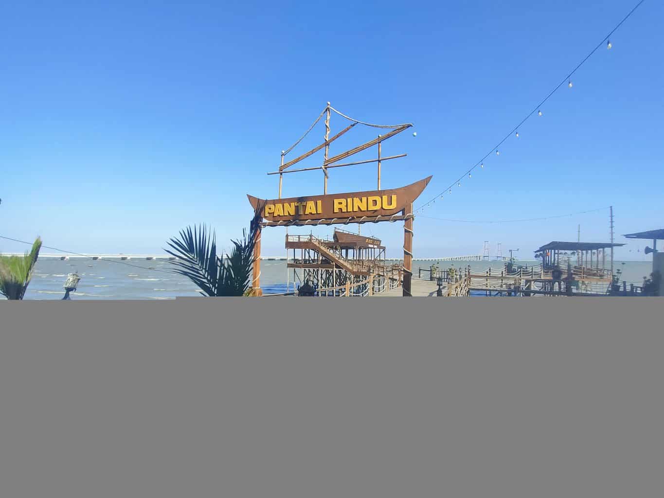 Ada Pantai Rindu di Tepi Laut Madura, Pemandangannya Bisa Bikin Rindu ...