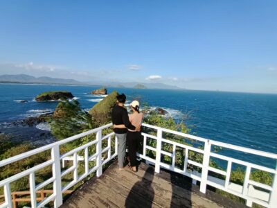 Pantai Watu Ulo, Wisata Pantai Eksotis di Pesisir Selatan Jawa Timur ...