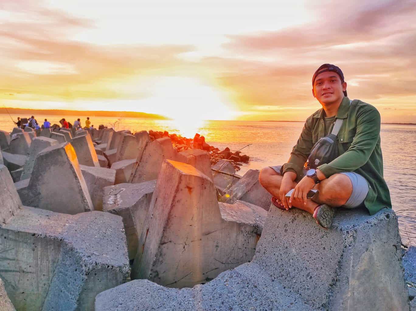 Sunset Menawan dan Spot Memancing di Pantai Pancer Puger Jember ...