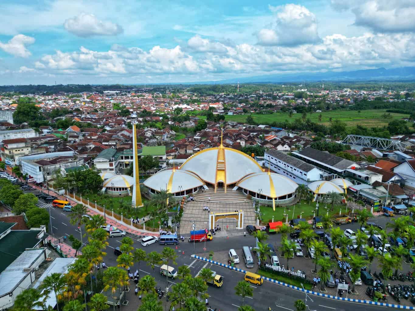 Mengenal Masjid Agung Jami’ Al Baitul Amien Jember Jawa Timur ...