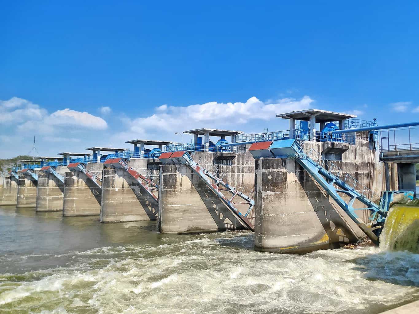 Bendungan Gerak Babat Lamongan Menawarkan Pemandangan Indah Alami ...