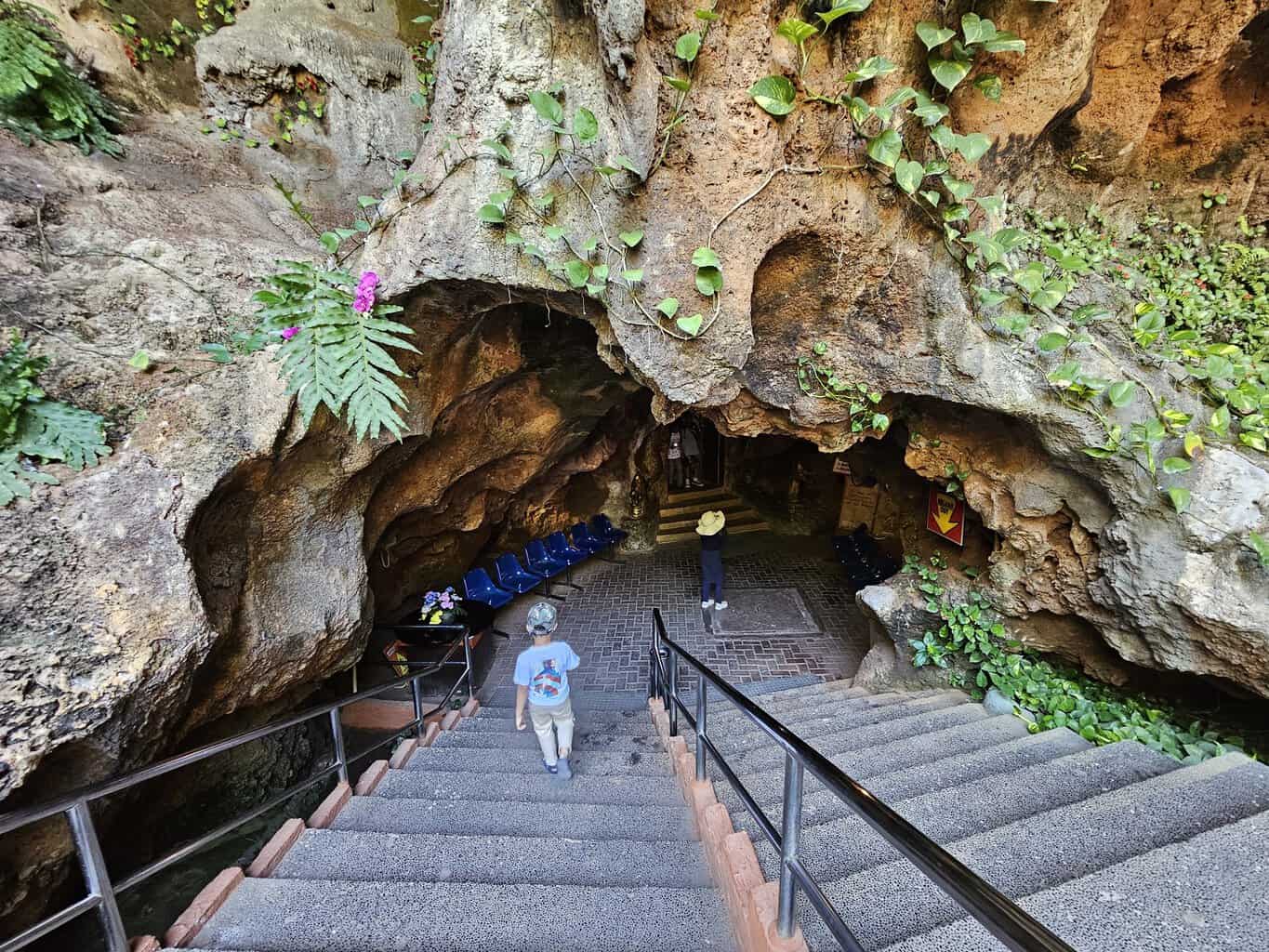 Maharani Zoo dan Goa, Tempat Rekreasi dan Sarana Edukasi di Lamongan ...