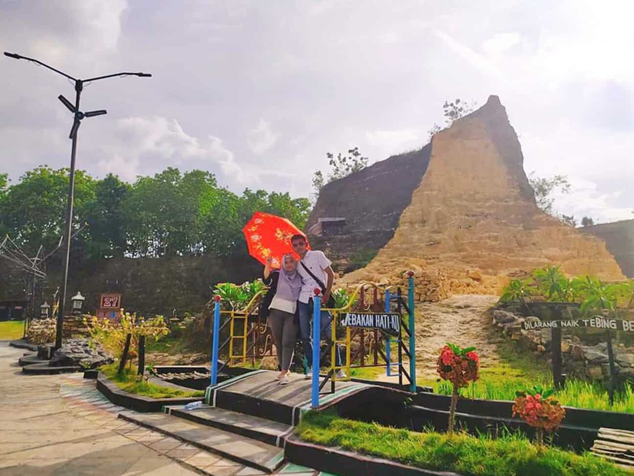 Istana Gunung Mas 27, Wisata Alam Unik dan Menarik Bekas Tambang Kapur di Lamongan ...