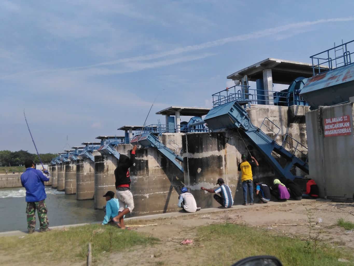Bendungan Gerak Babat Lamongan Menawarkan Pemandangan Indah Alami ...