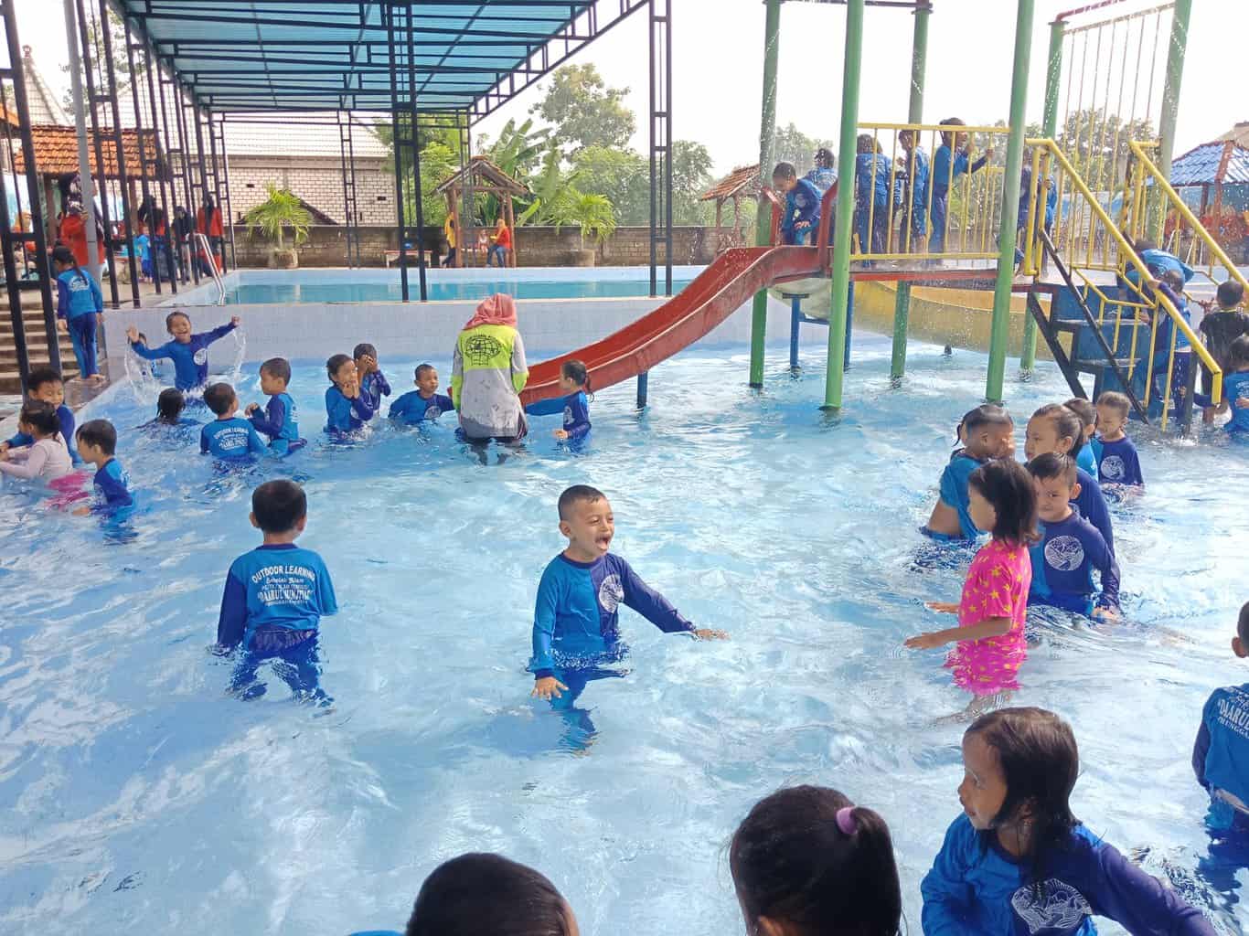 Berenang dan Bermain Air Seru di Kolam Renang Tegalbang Tuban – NativeIndonesia.com