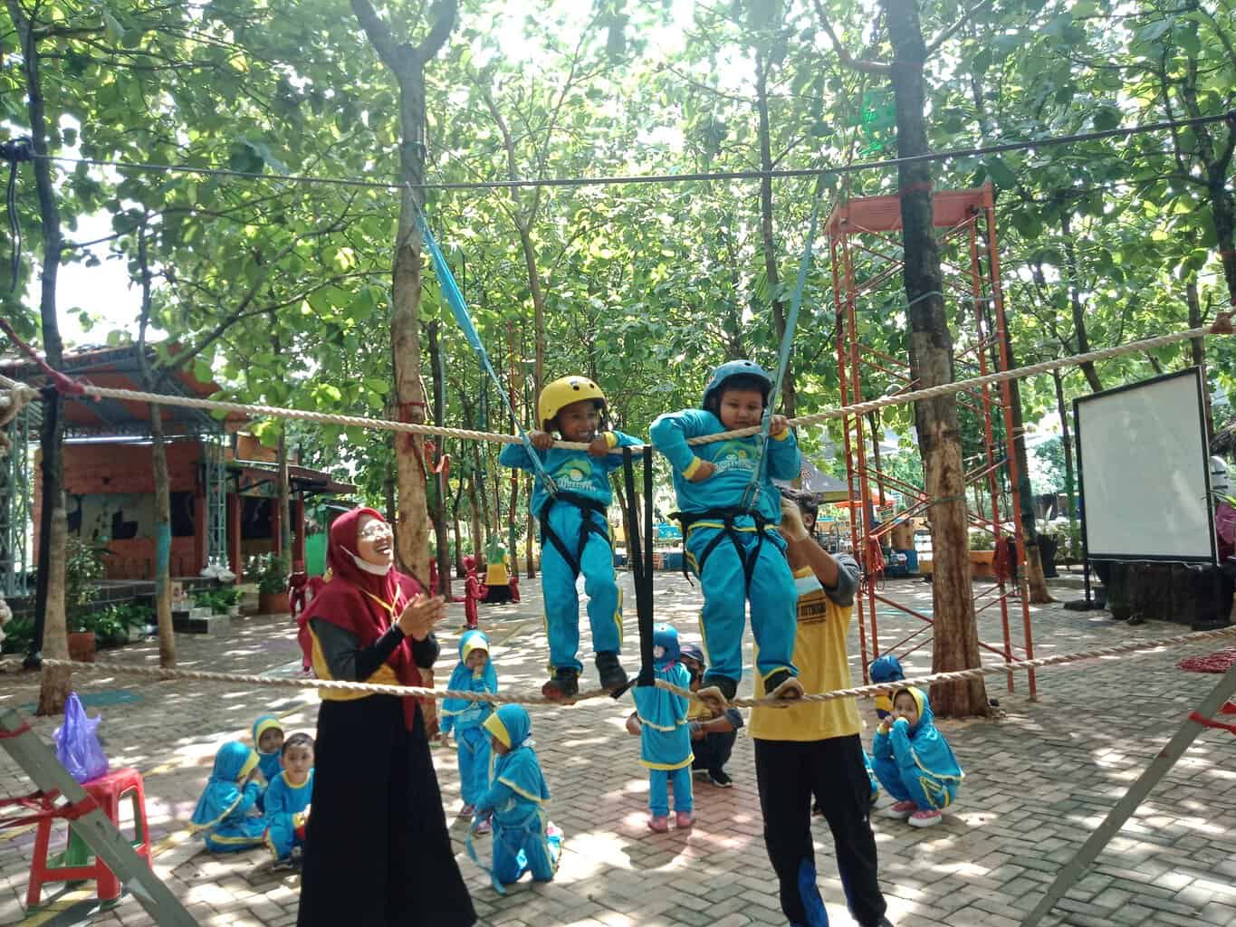 Jatiwangi Park Tuban, Wisata Alam dengan Nuansa Pepohonan Jati ...