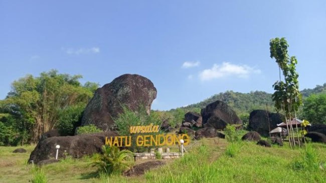 Pantai Watu Gendong, Surga Tersembunyi yang Instagramable