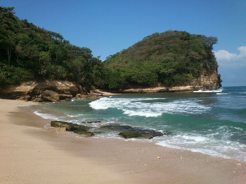 Pantai Mrutu, Kecil Pantainya Namun Besar Keindahannya ...