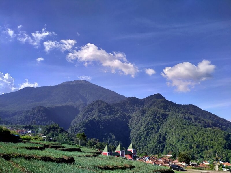 Sukageuri View, Tempat Camping Yang Instagramable Di Kuningan ...