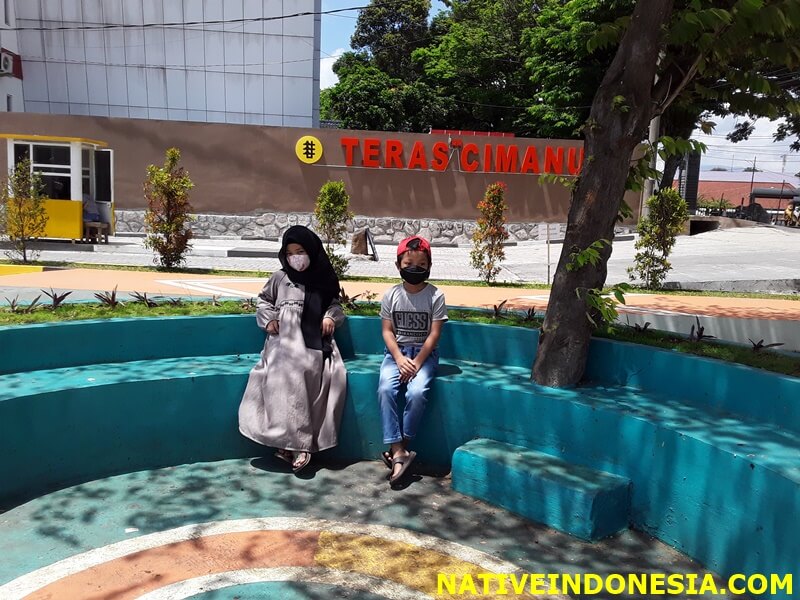 Teras Cimanuk, Taman Cantik Dan Container Hotel Di Garut ...